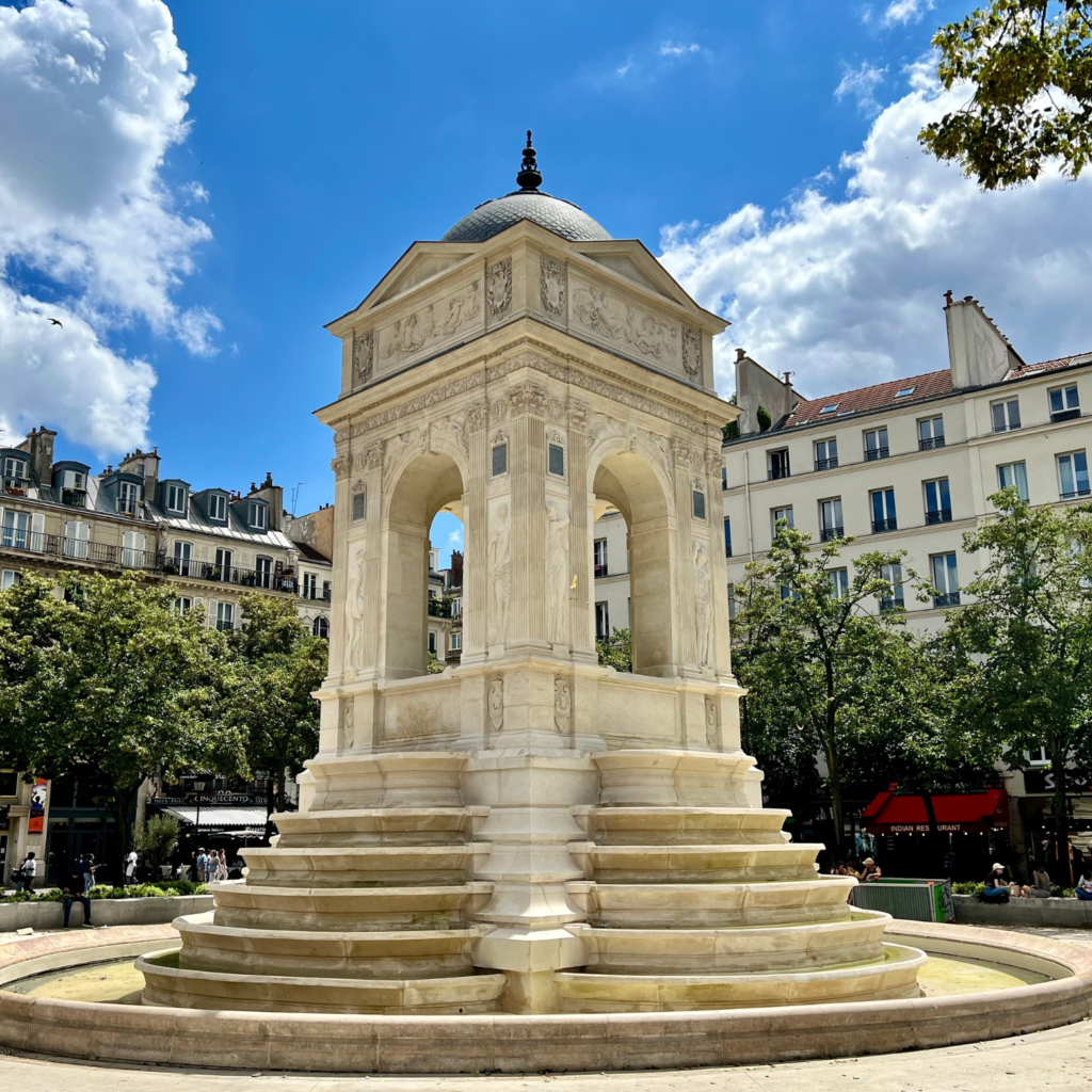 La fontaine des Innocents nouvellement restaurée est enfin remise en ...